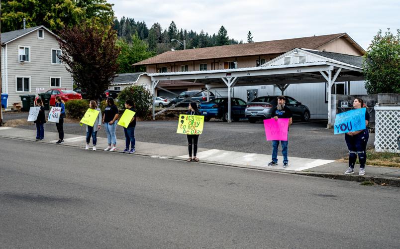 Sutherlin students and teachers gather in support of suicide awareness ...