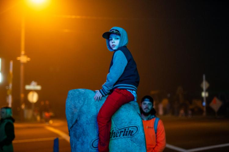 Sutherlin's Christmas parade fills the streets of Sutherlin | Local ...