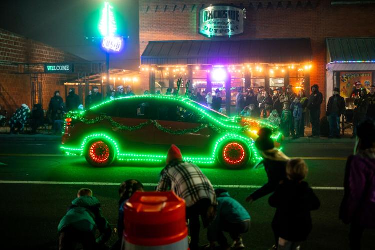 Celebrate a timber town Christmas with Sutherlin's light parade this ...