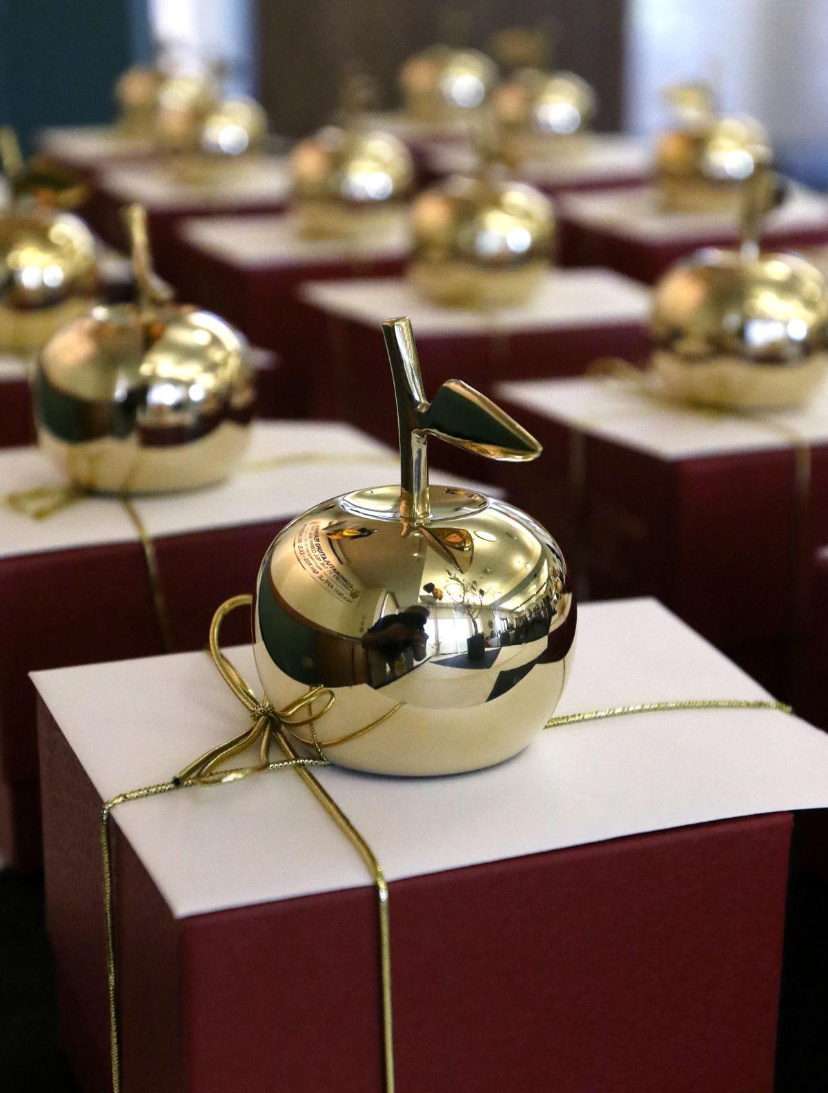 Local teachers honored at annual Golden Apple Awards | Education ...