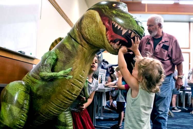 Roseburg Public Library overruns with dinosaurs | Education | nrtoday.com