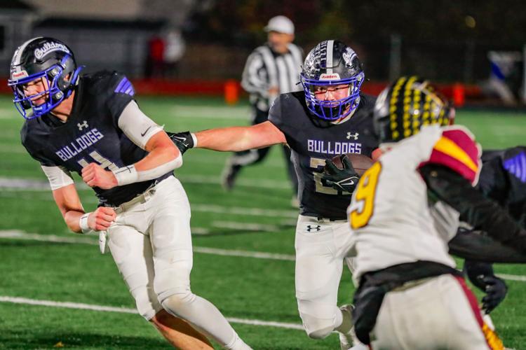 Winging it: North Valley runs through Sutherlin 35-0 in Class 3A ...