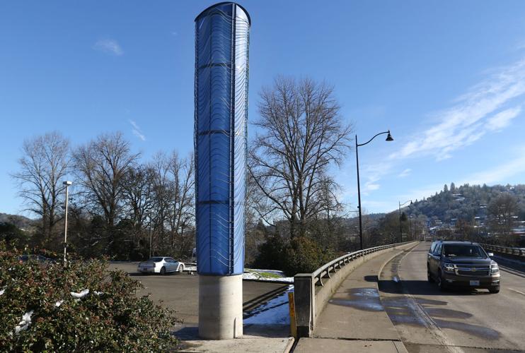 Bridge monuments installed at entrance to Roseburg | News | nrtoday.com