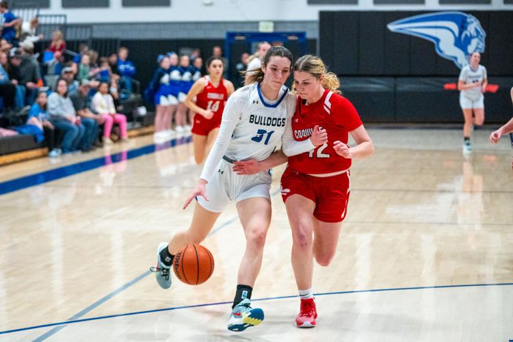 Sutherlin girls make it a long night for Coquille, roll to 58-31 rout ...
