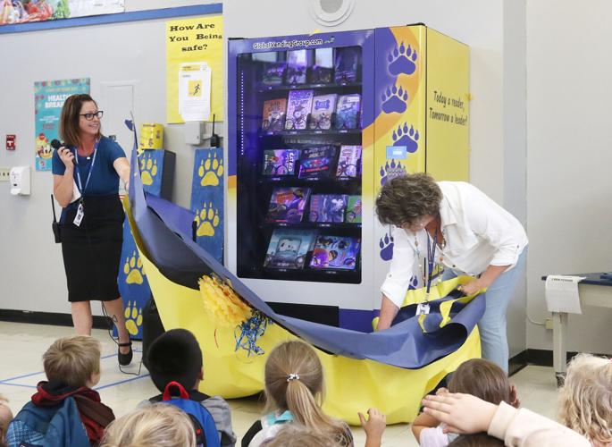 Roseburg schools introduce book vending machines | Education | nrtoday.com