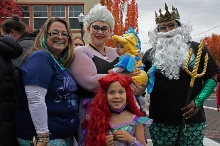 Neewollah parade brings tricks and treats to Roseburg on Halloween ...