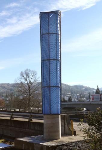 Bridge monuments installed at entrance to Roseburg | News | nrtoday.com