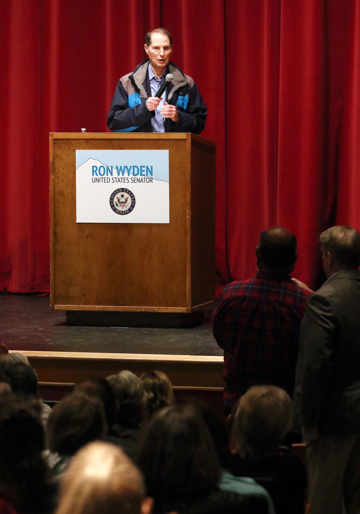 Senator Ron Wyden holds town hall at Roseburg High School | National ...