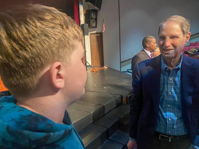 US Sen. Ron Wyden visits Reedsport | Government | nrtoday.com