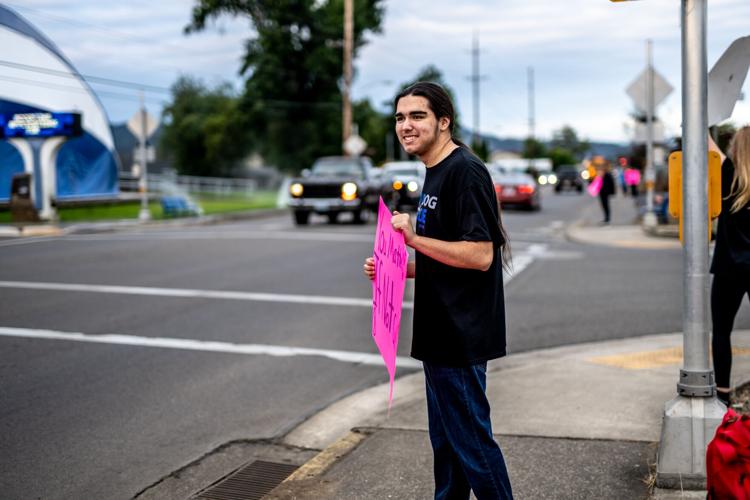 Sutherlin students and teachers gather in support of suicide awareness ...