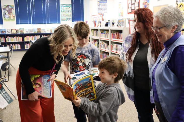 Umpqua Gem and Mineral Club donates books to Lookingglass Elementary ...