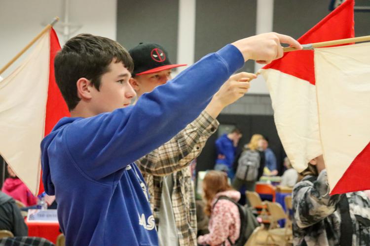 Sutherlin students visit with veterans | Local News | nrtoday.com