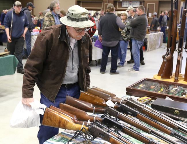 Knife and Gun Show brings crowds despite threats of snow | Local Biz ...