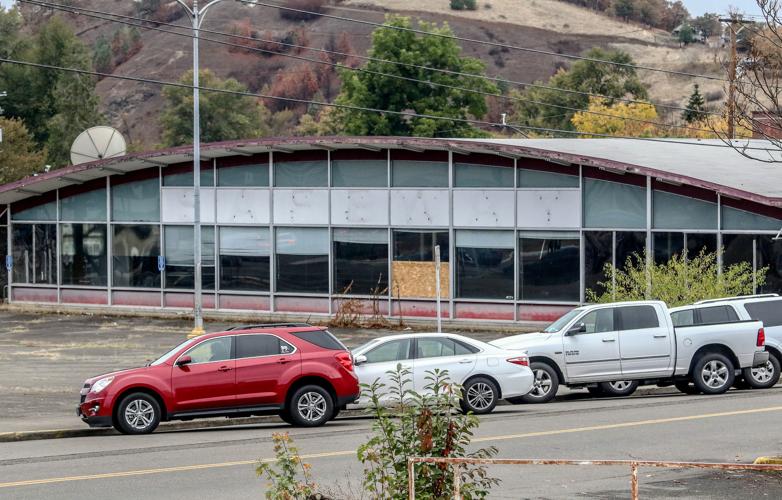 Demolition permit issued to owners of old Safeway property | Local Biz ...