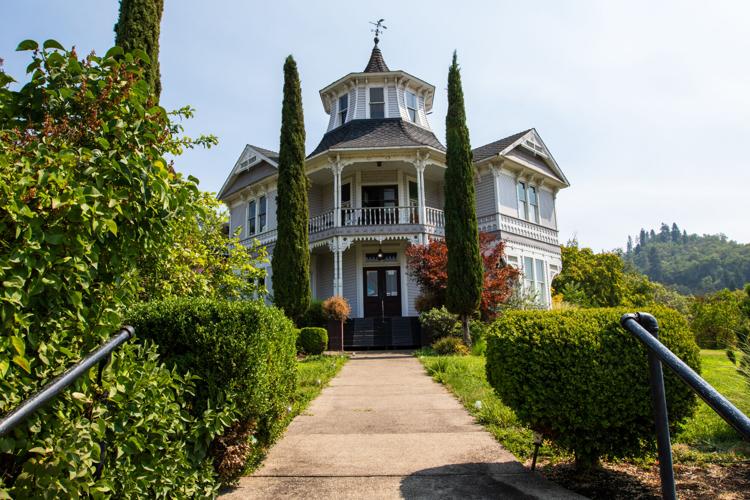 Local caterer takes over Parrott House, holds brunch services and more ...