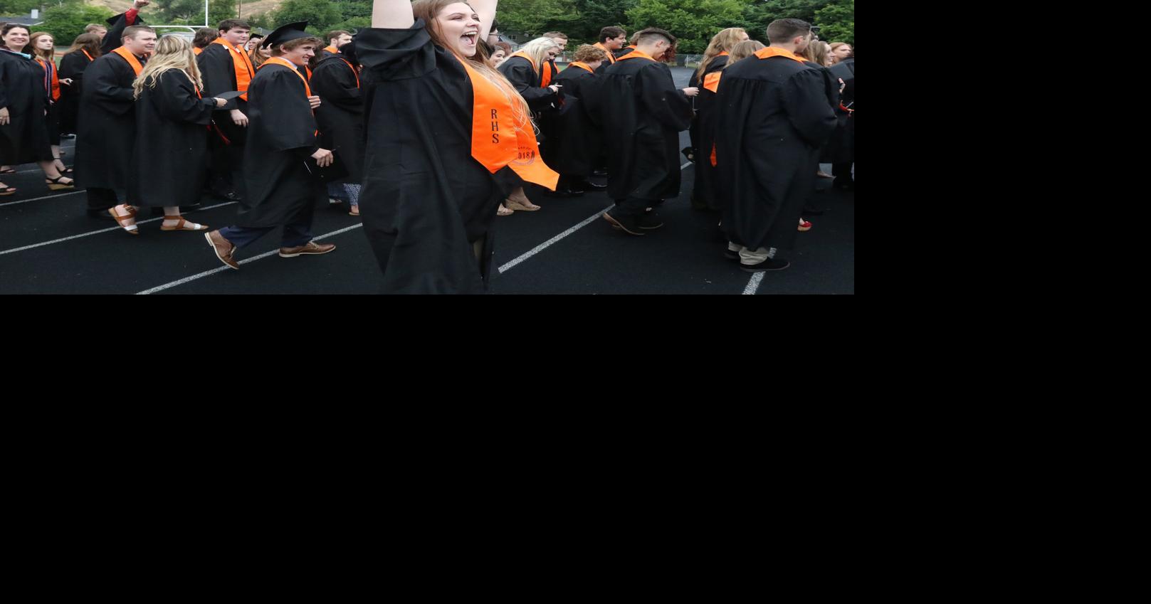 Roseburg High School Class of 2018 graduates tough it out in the rain ...