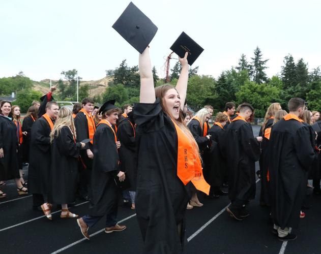 Roseburg High School Class of 2018 graduates tough it out in the rain ...