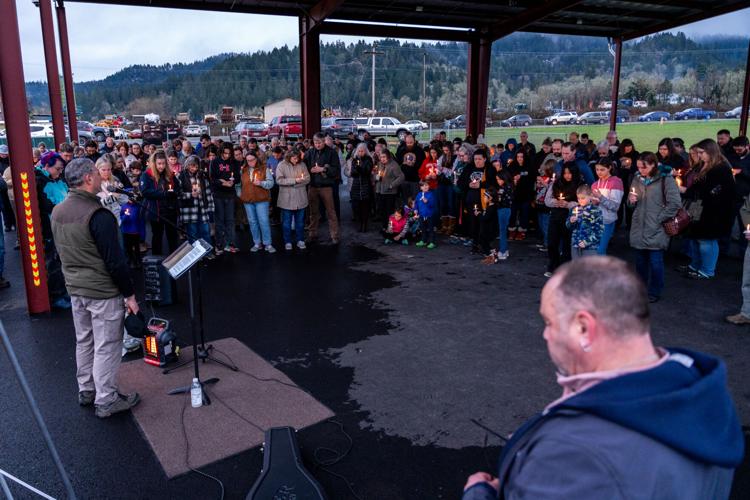 Glide mourns kindergarten teacher during candlelight vigil | News ...