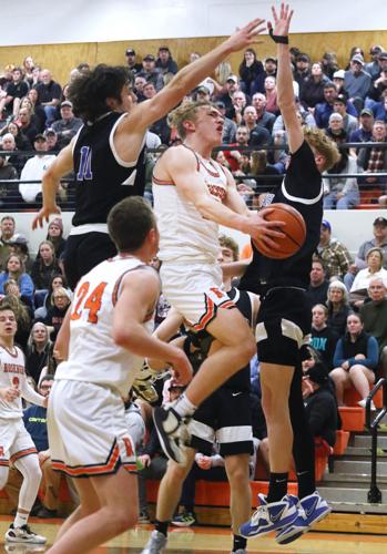Howell's record-setting night paces South Medford boys past Roseburg ...