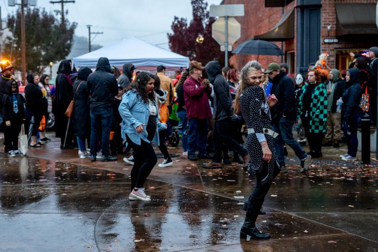 City of Roseburg hosts Neewollah parade | Family | nrtoday.com