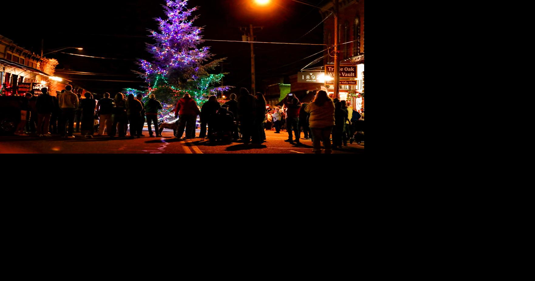 Small town’s tree lighting brings out community | Entertainment ...
