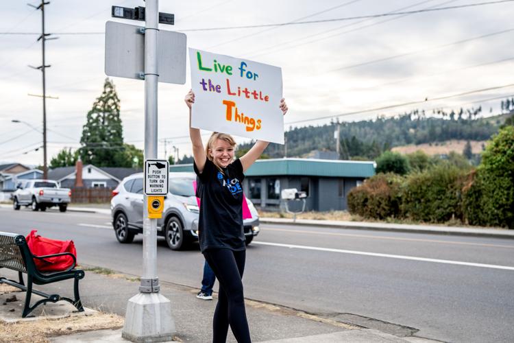 Sutherlin students and teachers gather in support of suicide awareness ...
