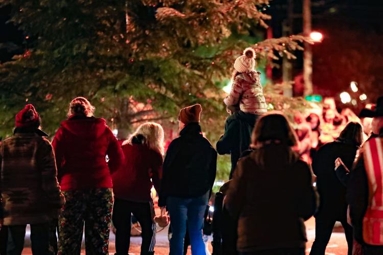 Small town’s tree lighting brings out community | Entertainment ...
