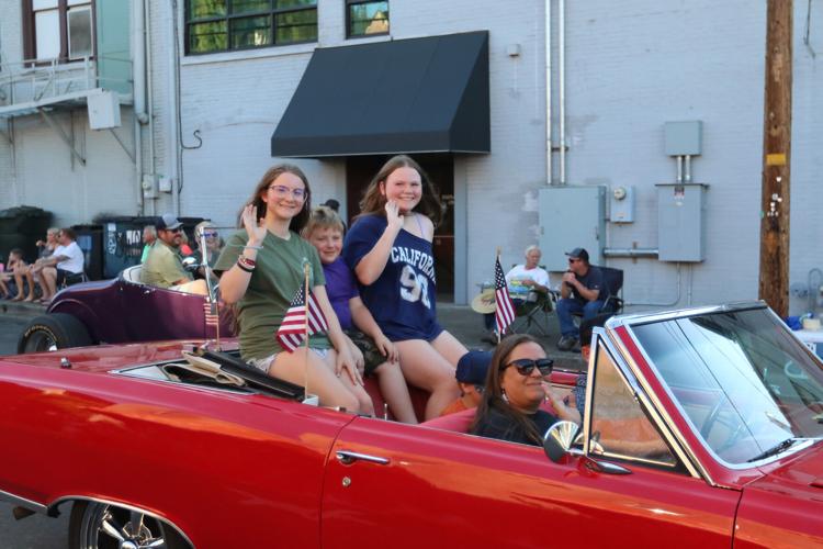 43rd Annual Umpqua Flatheads Roseburg Graffiti Night Cruise brings big ...