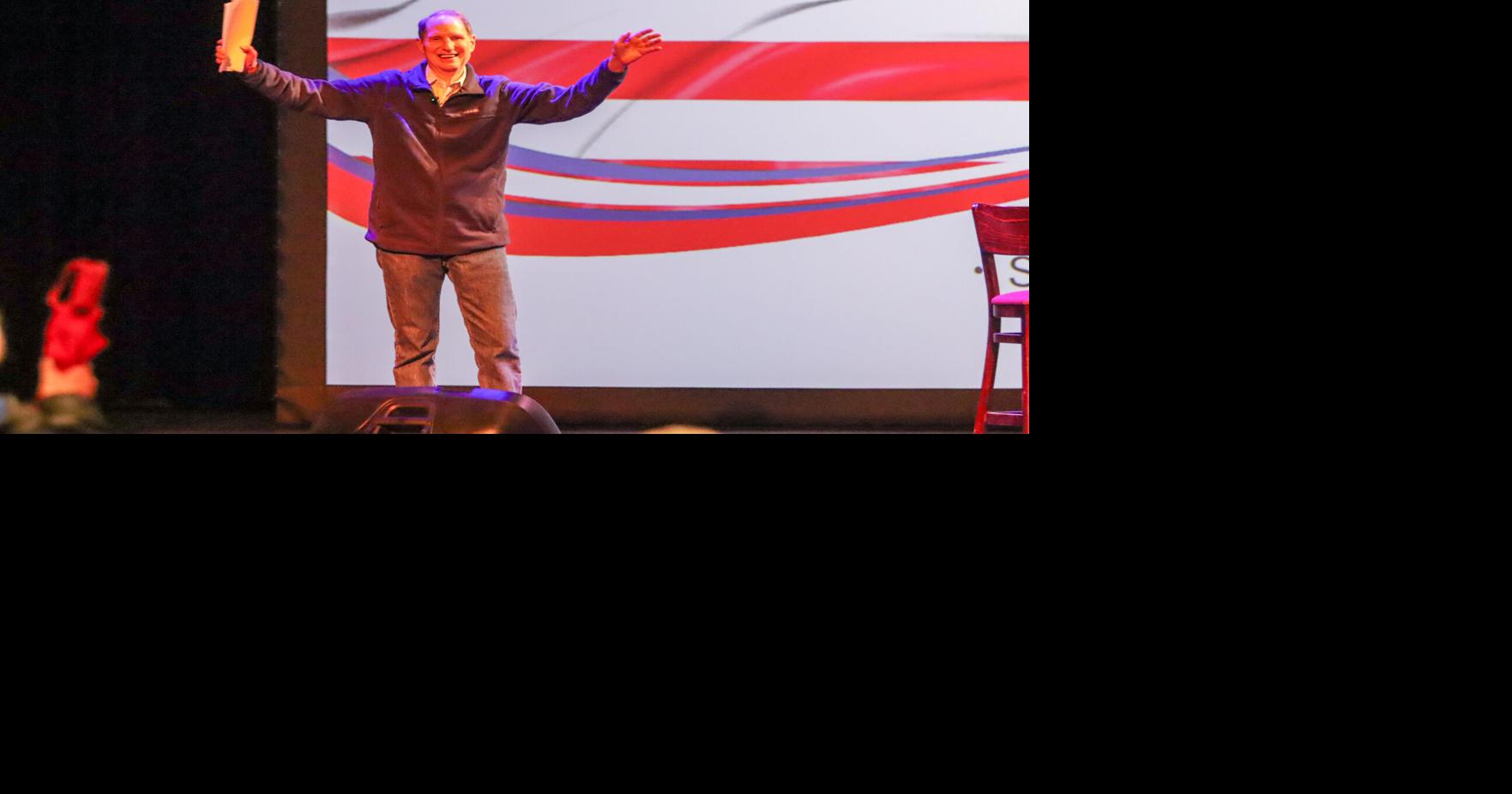 'Congress, courts and community': Sen. Wyden and Rep. Hoyle host town ...