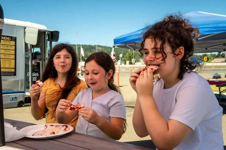 Food Truck Friday serves up fresh food and fun in Sutherlin | News ...