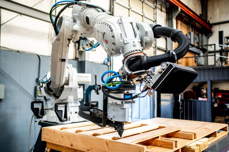 Robots in Roseburg? 7robotics introduces the future during open house event | News | nrtoday.com