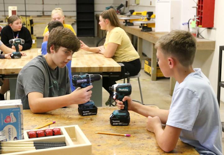 Roseburg middle schools started woodshop classes taught by Tracy Grauer ...