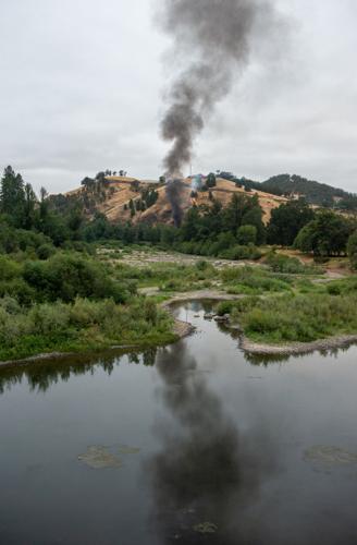 Reservoir Hill fire casts pall of smoke over Roseburg | Public Safety ...