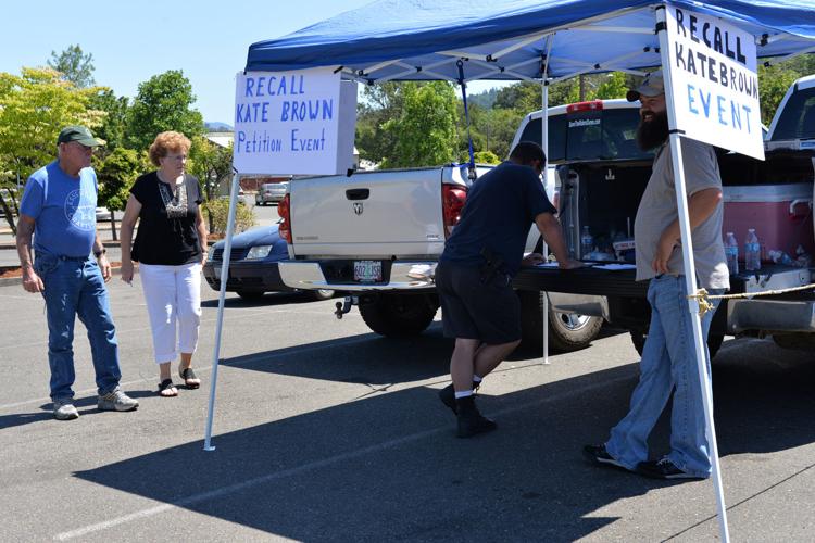 Petitioners collecting signatures to recall Gov. Kate Brown ...