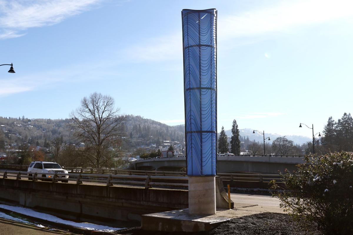 Bridge monuments installed at entrance to Roseburg | News | nrtoday.com