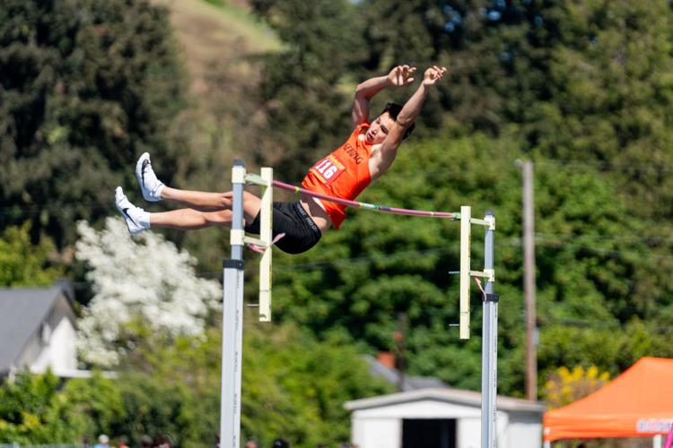 Roseburg's Timothy Johnson, Grace Bachmeier advance to state on first ...