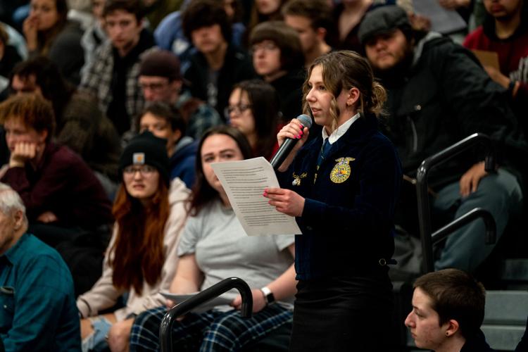 Senator Ron Wyden holds a town hall in Sutherlin | News | nrtoday.com