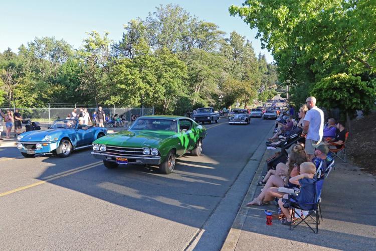 43rd Annual Umpqua Flatheads Roseburg Graffiti Night Cruise brings big ...