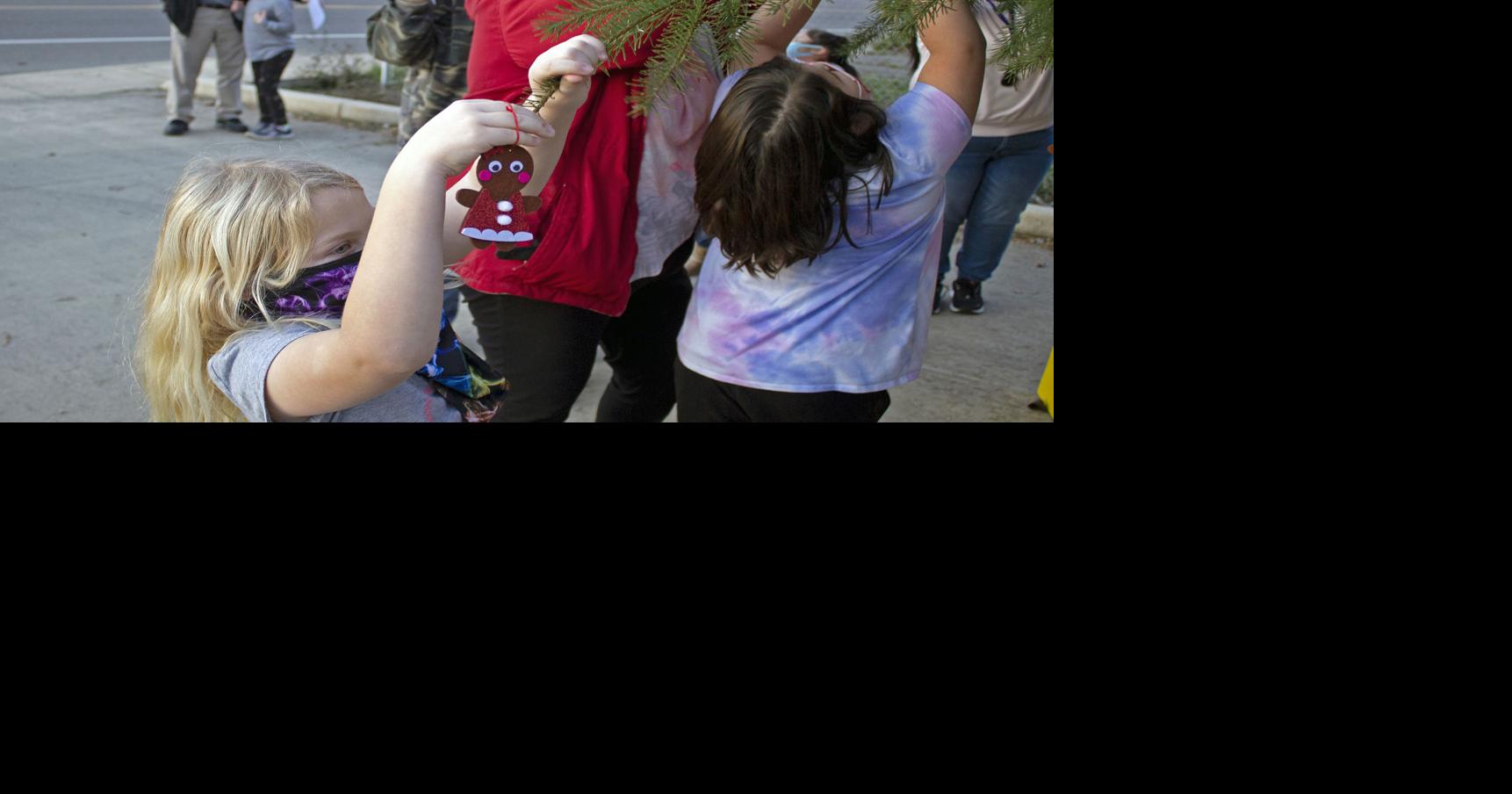 Tri City Elementary School students decorate community tree | Education ...