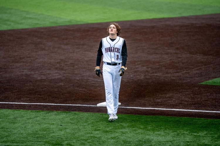 Big inning lifts No. 1 Kennedy past Umpqua Valley Christian, 10-4 ...