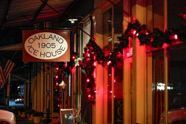 Small town’s tree lighting brings out community | Entertainment ...