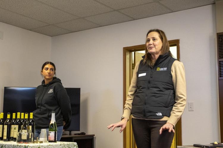 Canyonville opens new visitor center for businesses | Business ...
