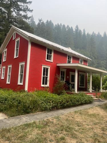 Glendale librarian delivers books via raft to historic Rogue River ...