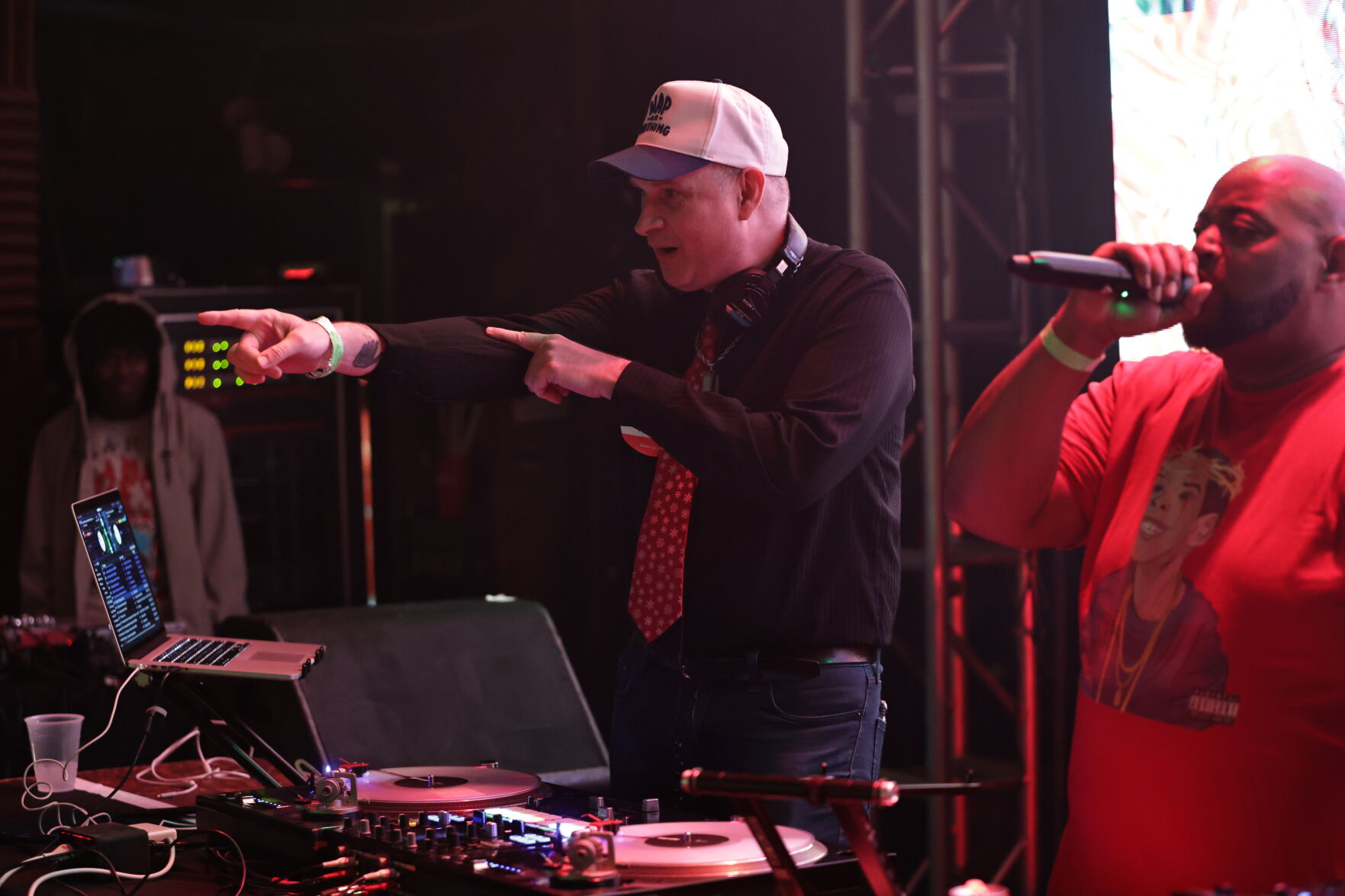 12DJs-34.JPG | | nuvo.net