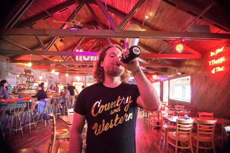 Duke's: Indy's New Honky-Tonk | Music | nuvo.net