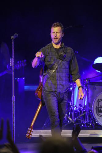 Slideshow: Dierks Bentley at Ruoff | Multimedia | nuvo.net
