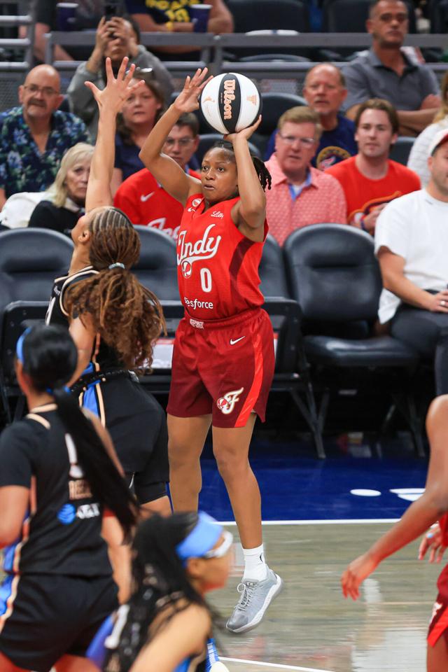 Slideshow: Kelsey Mitchell scores 5000th career point in Fever win over ...