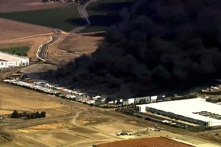 Unhealthy air quality in California city as huge warehouse fire burns ...