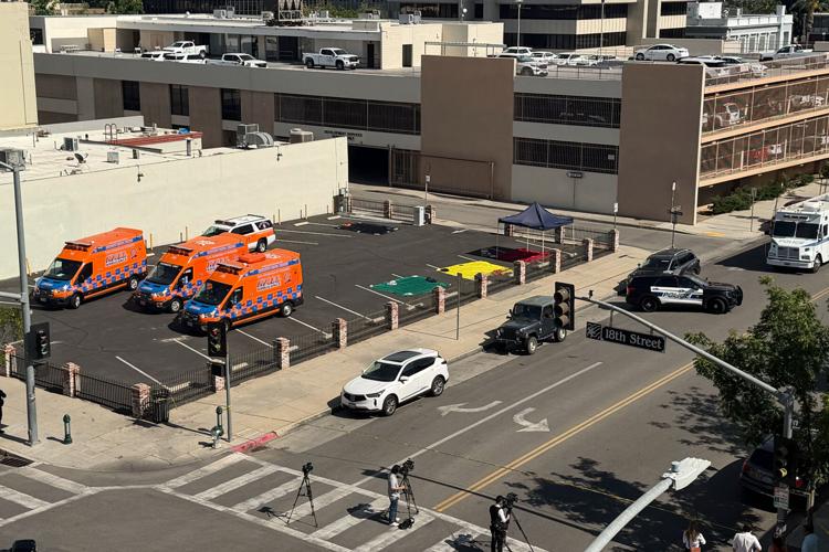 Police locked in negotiations with man in Bakersfield holding hostages ...