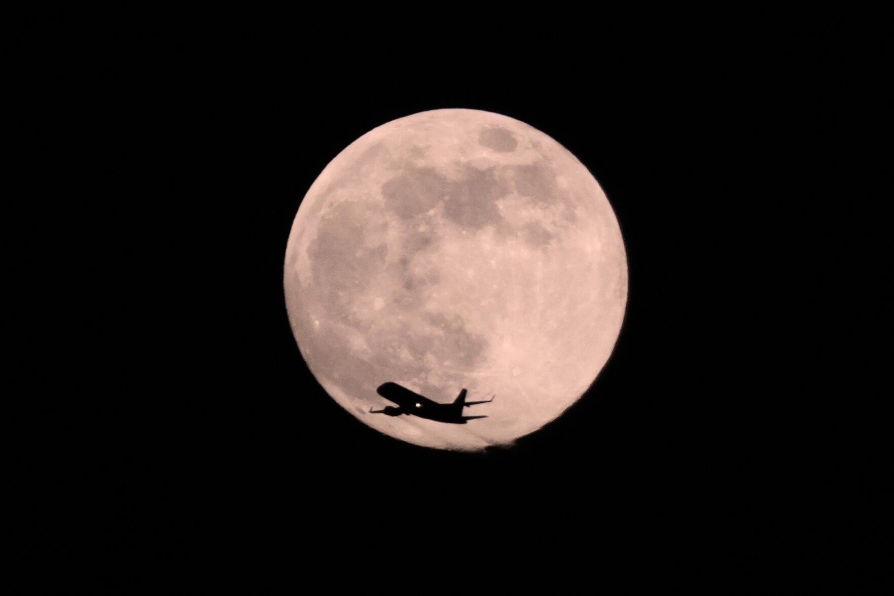 Supermoon Chicago | Associated Press National | nvdaily.com